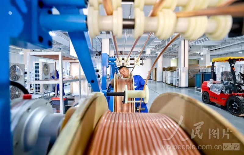 甘肃甘州：智能节能环保产品生产忙-人民图片网