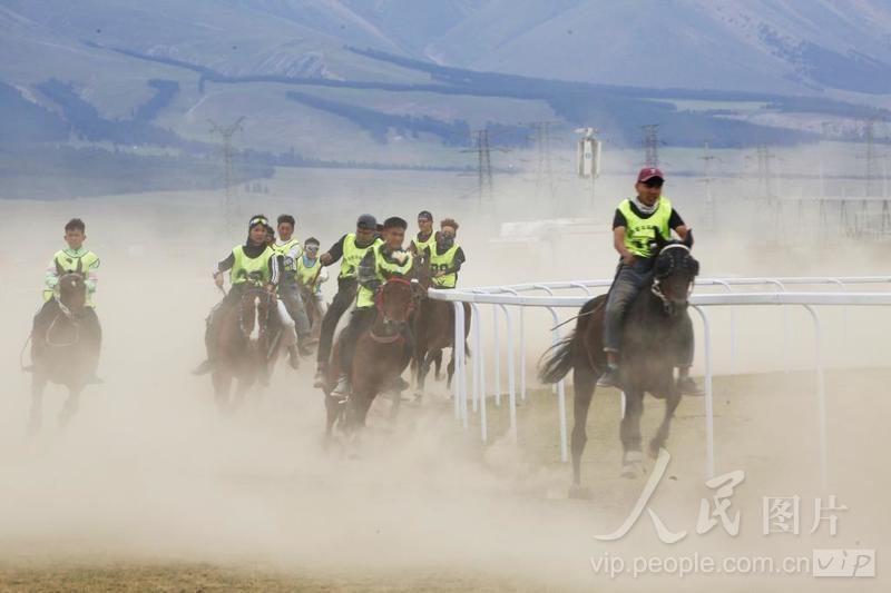 新疆哈密：赛马活动精彩纷呈-人民图片网