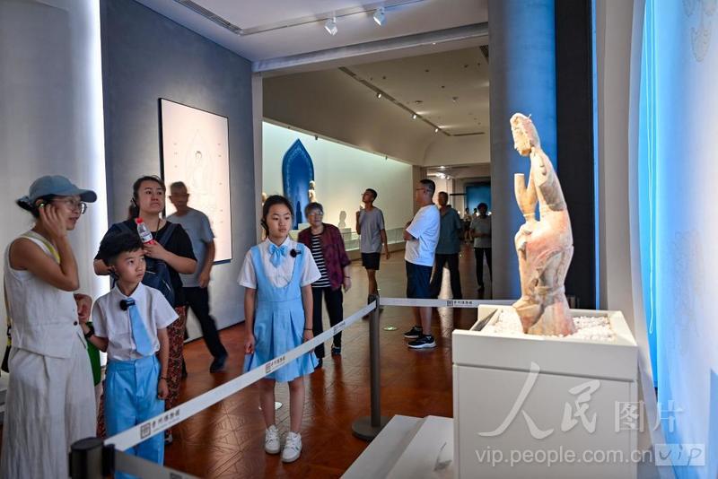 山东青州：参观博物馆 感受文化魅力-人民图片网