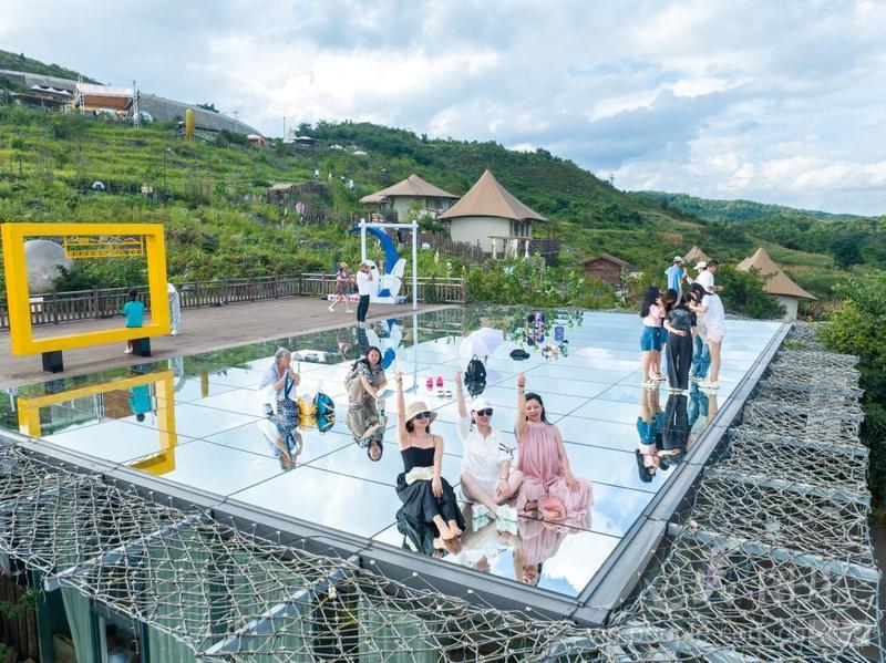 贵州黔西：夏日旅游人气旺-人民图片网