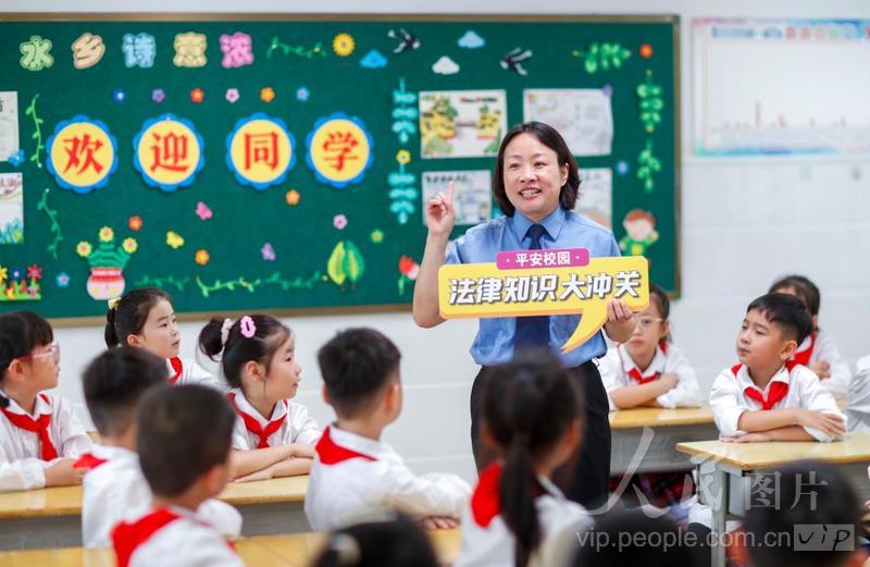 江苏兴化：检护开学季 学法助成长-人民图片网
